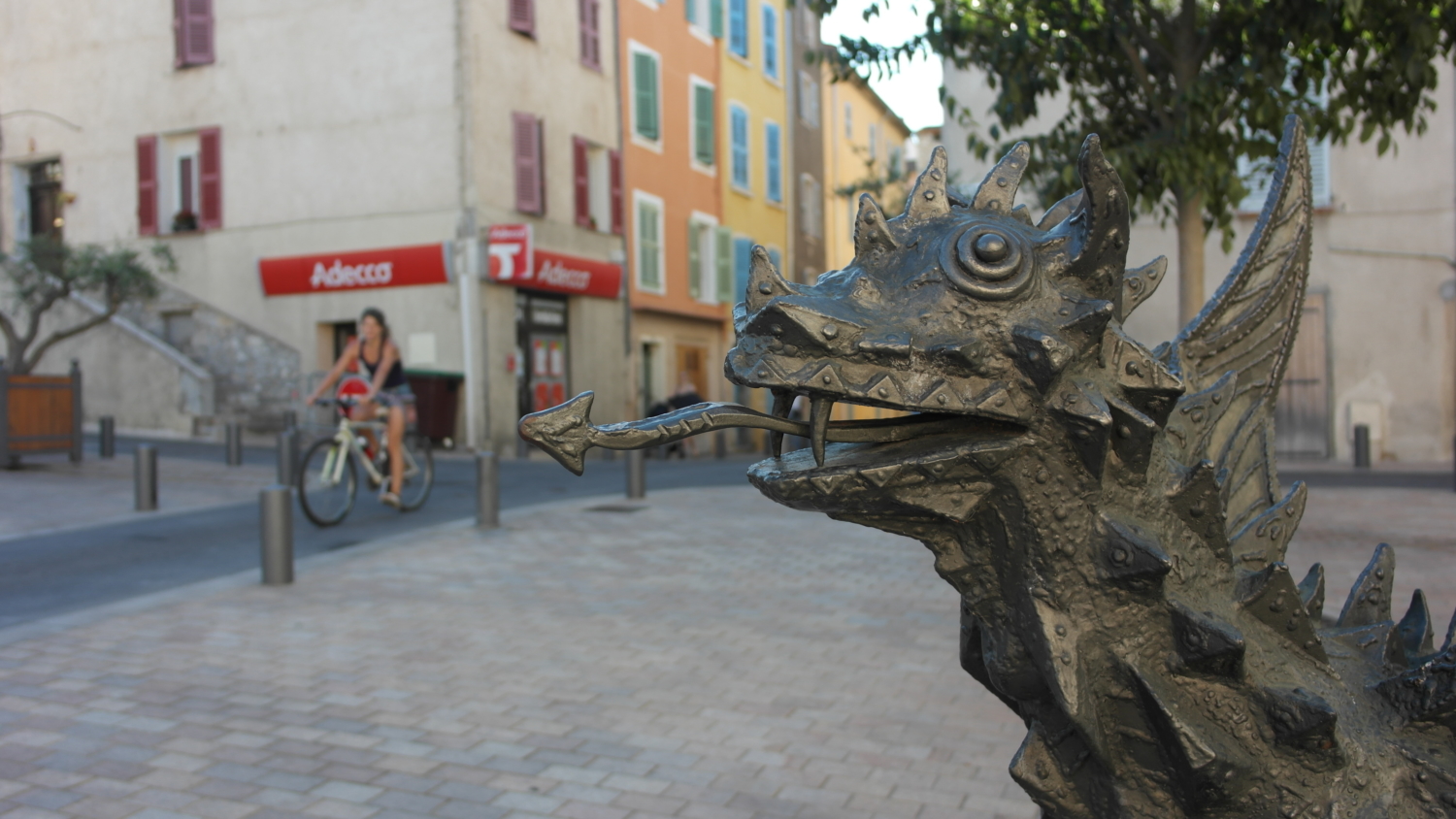Place du Dragon - Chercheurs de mémoire